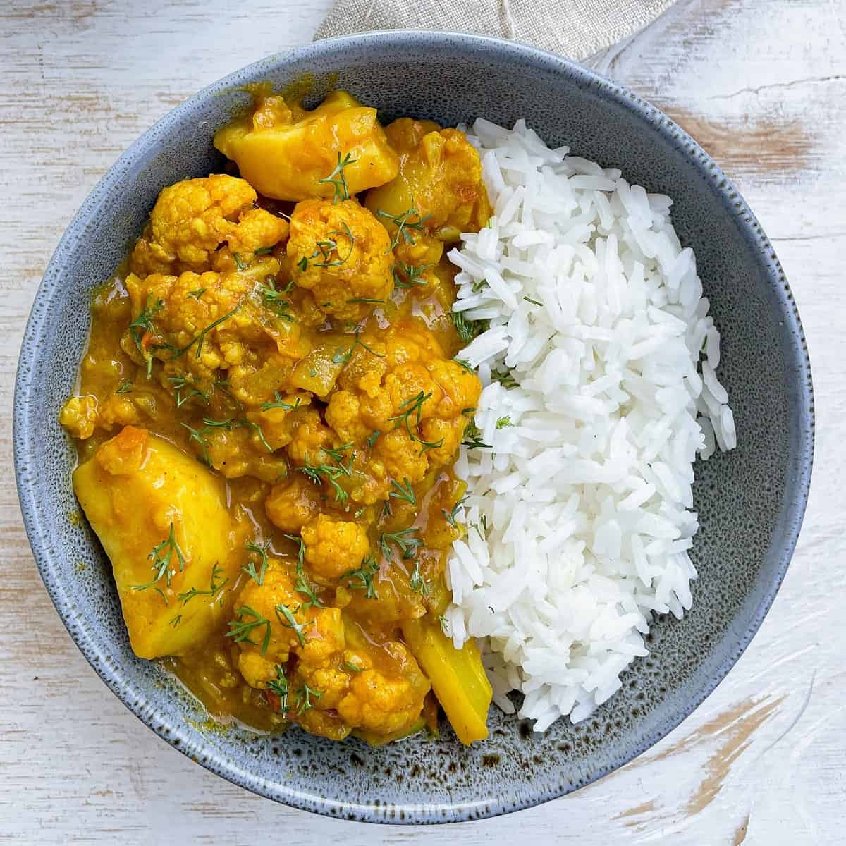 Easy Cauliflower Mango Curry • Bites In The Wild