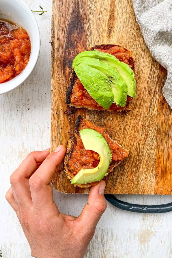 SPANISH TOMATO BREAD "PA AMB TOMAQUET" • Bites In The Wild
