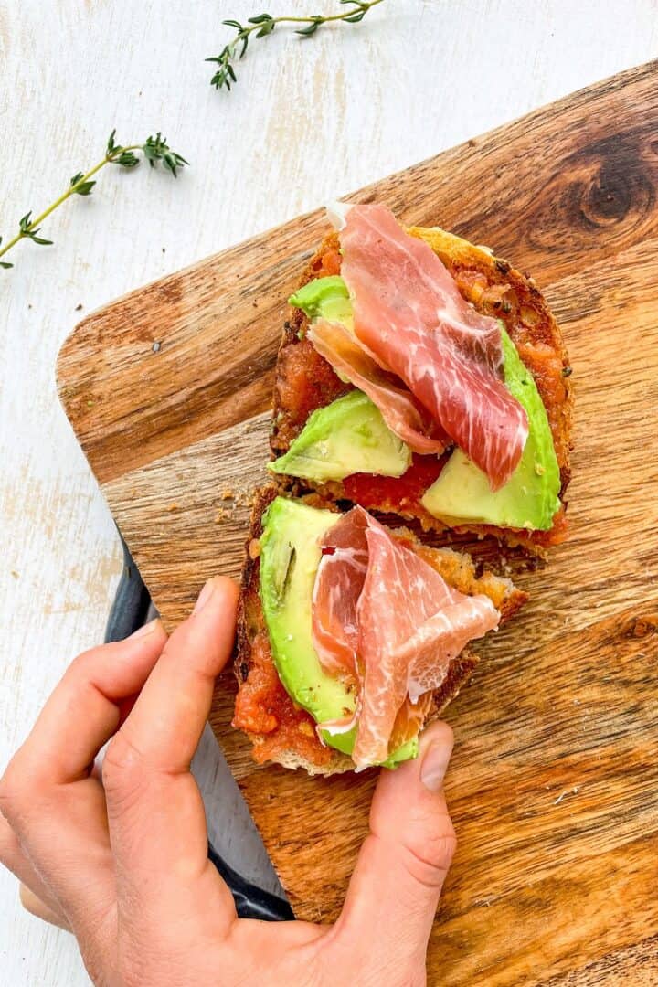 SPANISH TOMATO BREAD "PA AMB TOMAQUET" • Bites In The Wild