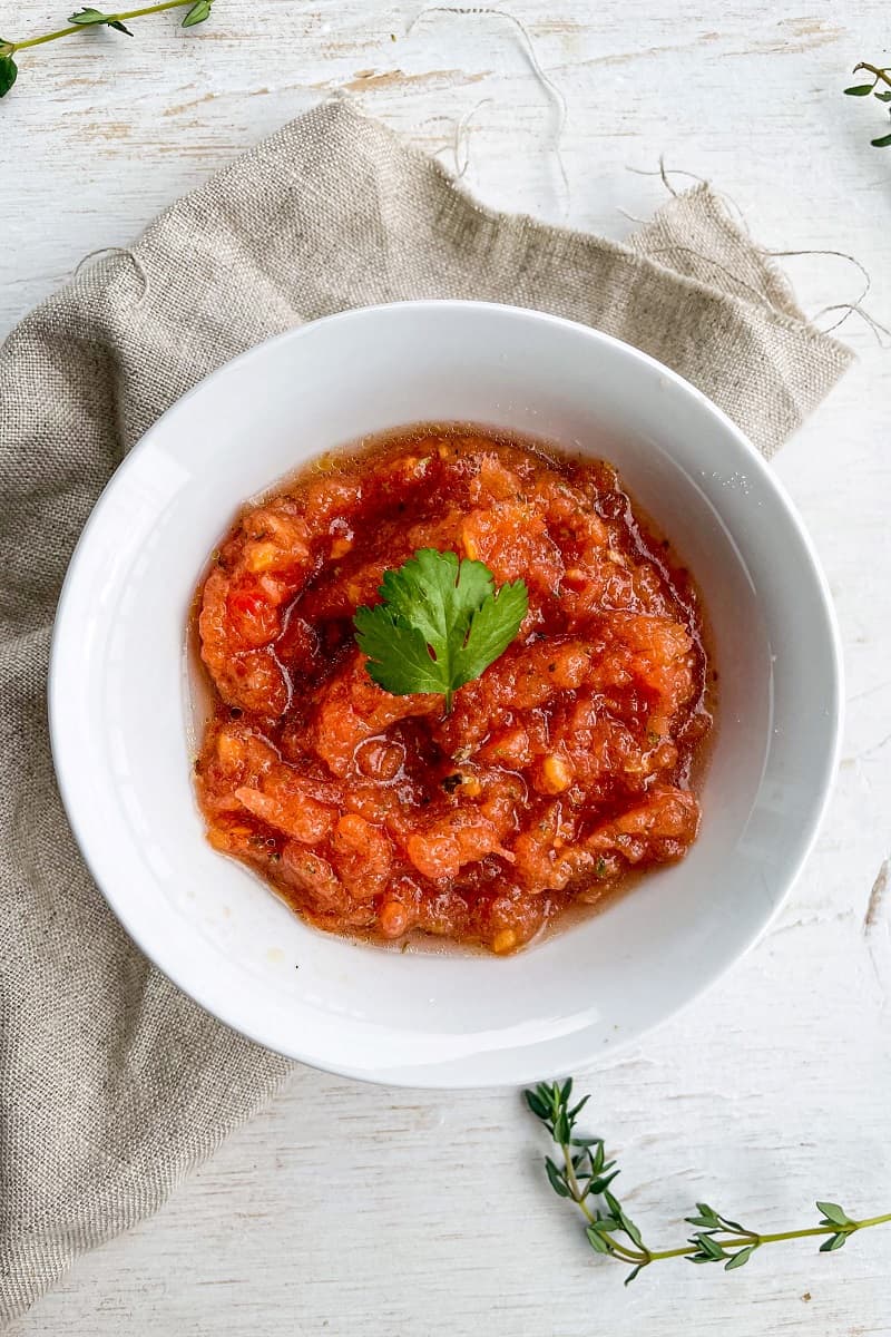 SPANISH TOMATO BREAD "PA AMB TOMAQUET" • Bites In The Wild